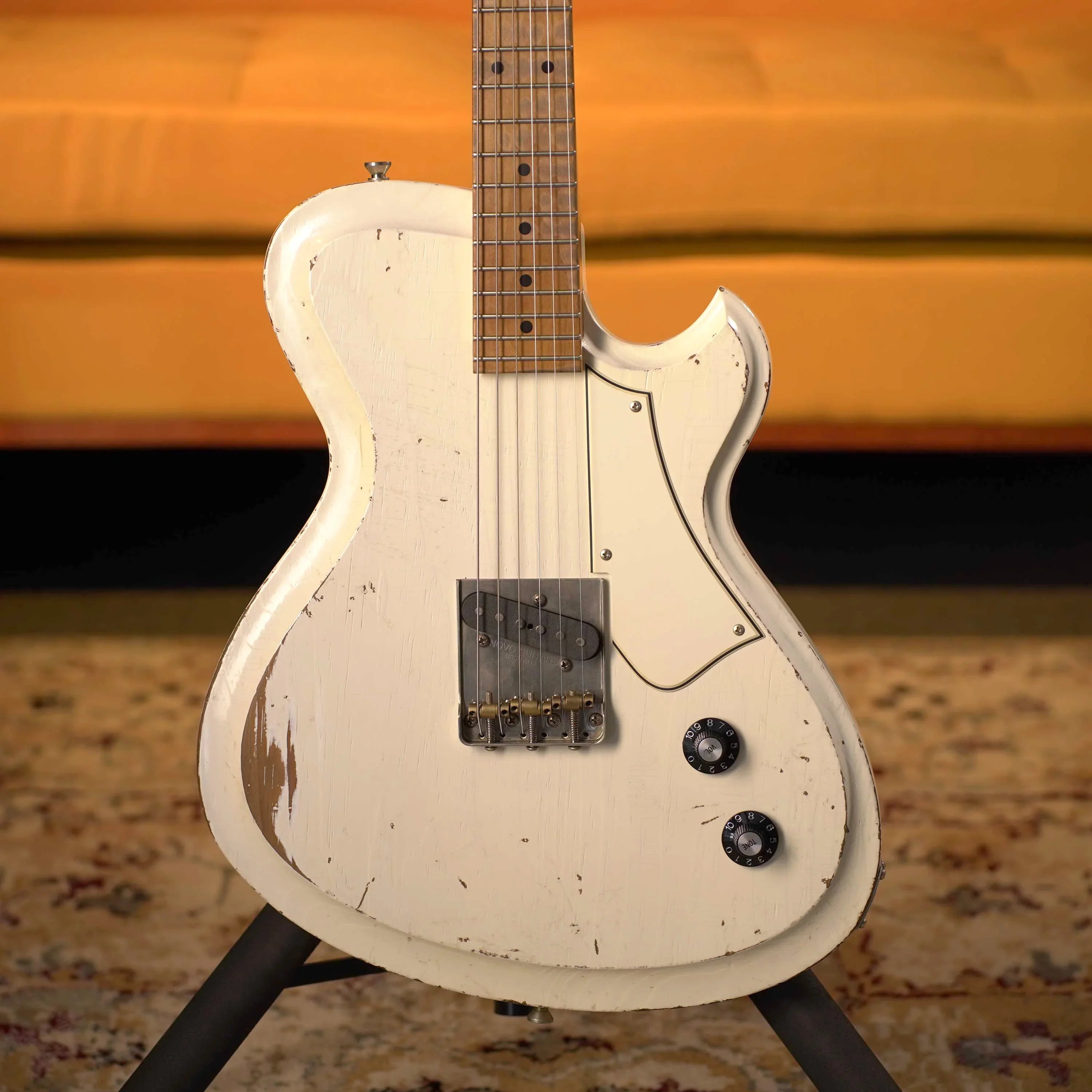 Novo Solus F1 Custom - Olympic White – High Voltage Guitars