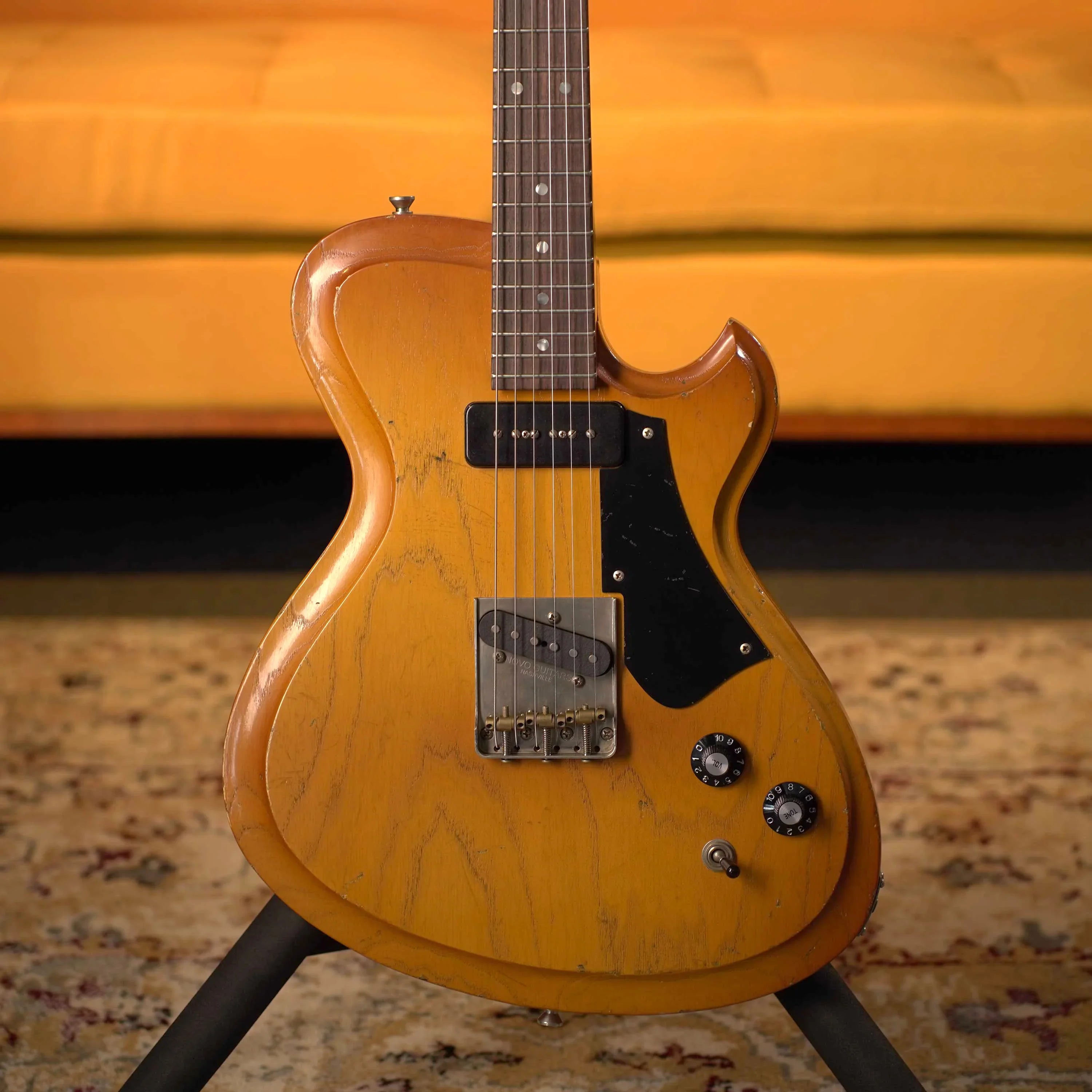 Novo Solus F2 - Nicotine Blonde – High Voltage Guitars