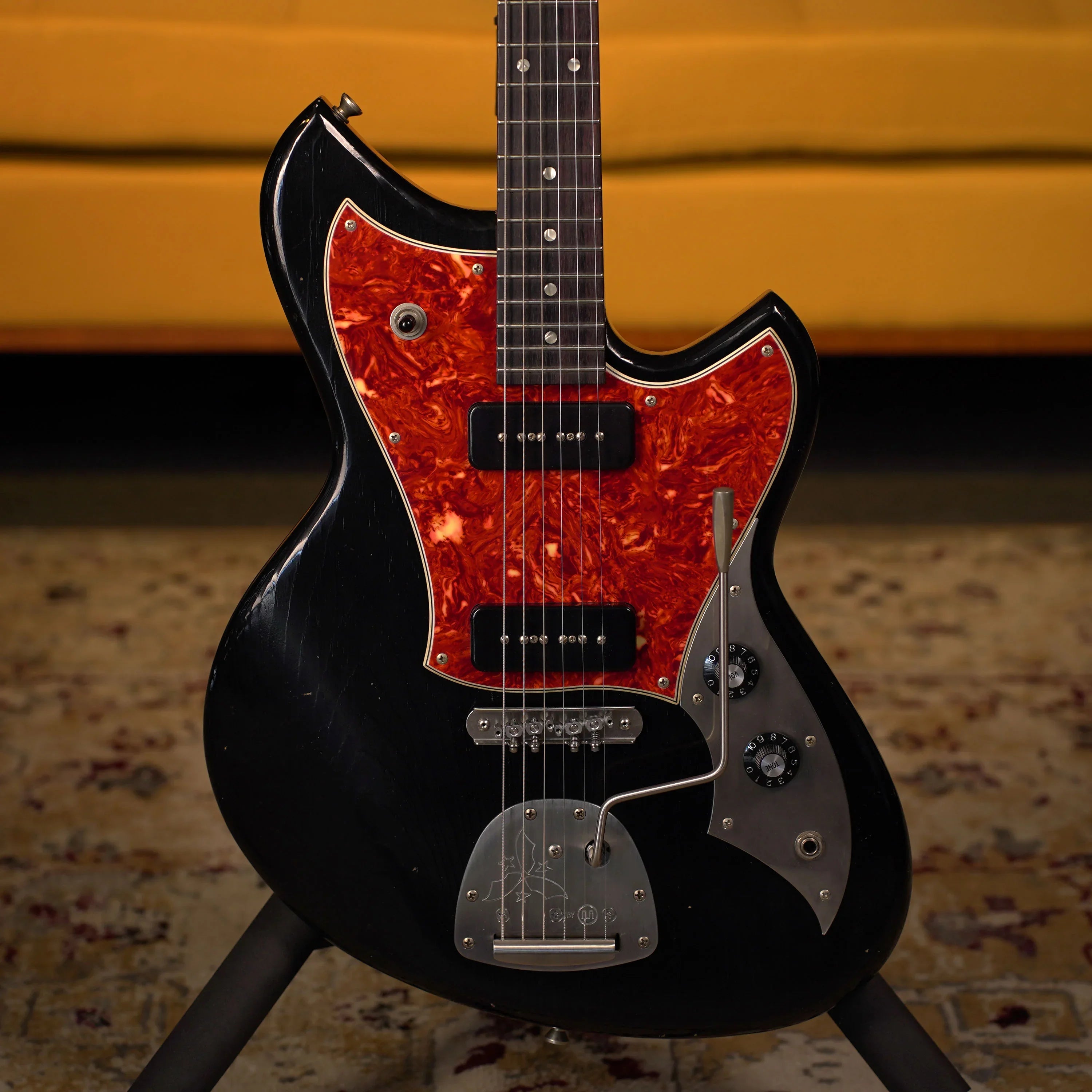 Novo Serus J - Bull Black – High Voltage Guitars